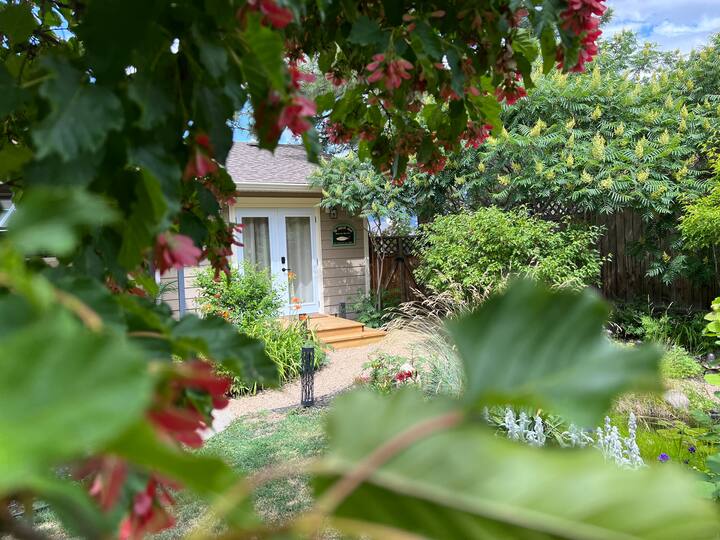 Cozy King Suite, Sauna, Mountain View. - Kamloops