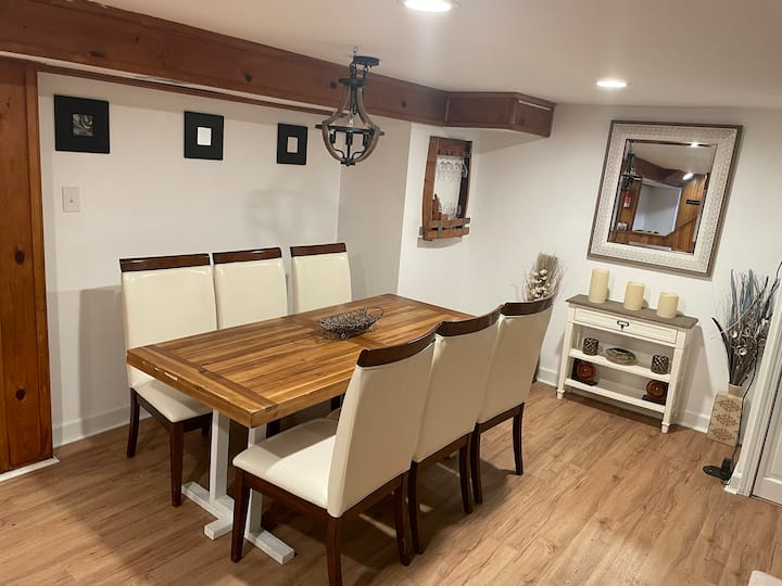 Private Garden Unit Suite With Private Entrance - Chicago, IL