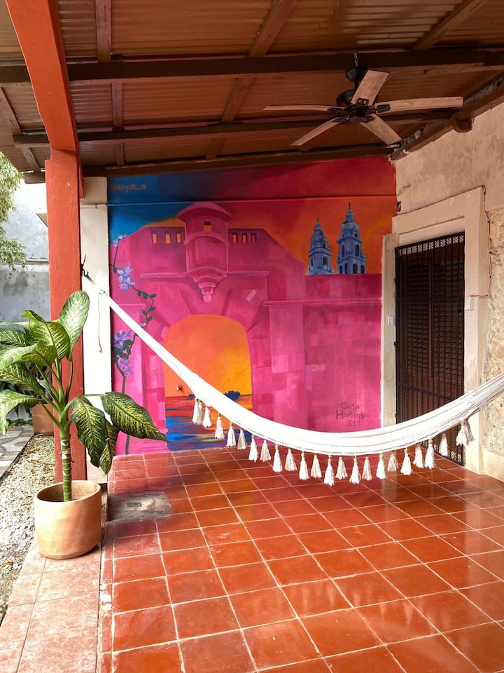 Casa En El Centro Histórico Con Garaje - Campeche