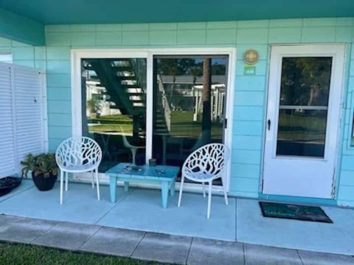 Adorable Mid-century Beach Condo - Ponce Inlet, FL