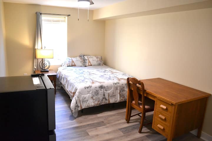 10 Minute Walk To Uva Campus & Uva Hospital Room F - Charlottesville, VA
