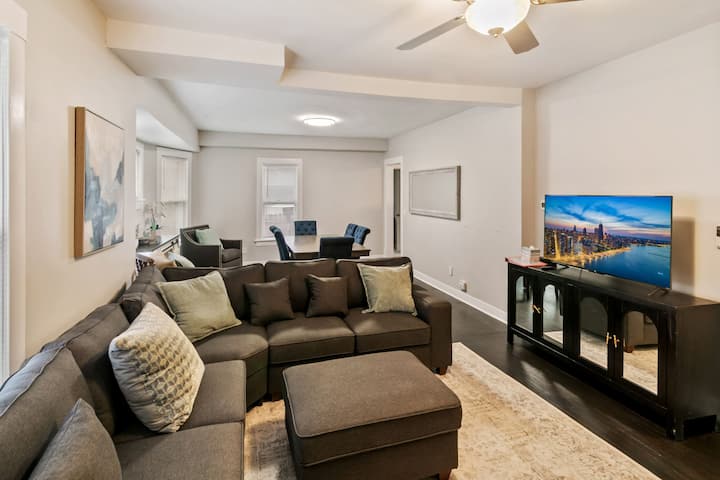 Spacious Home In Dt Libertyville Near Naval Base - Highland Park, IL