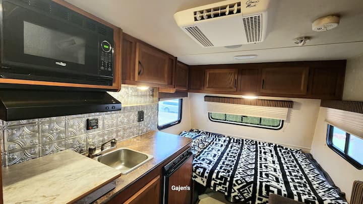 Lovely Rv For One Night Crash - Rockford, IL