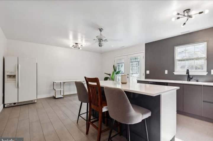 Large Master Bed Room - Waldorf, MD