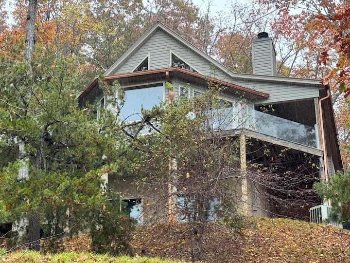 Charming Bell Chalet - Hiawassee, GA