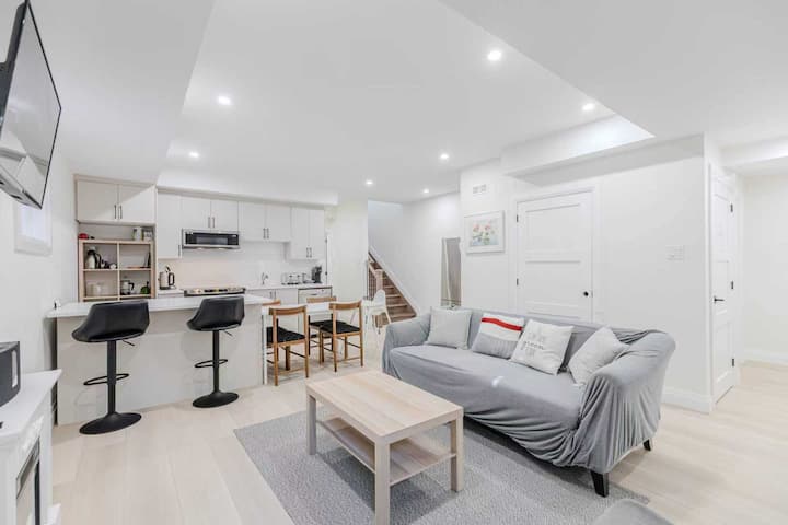 Spacious 2 Bedrooms In-law Suite/unit In Ottawa - Britannia Beach