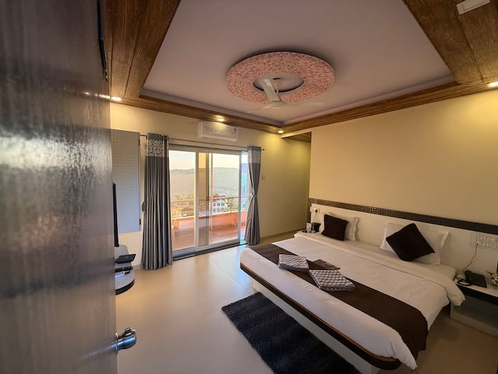 Premium Room With Private Balcony - Mahabaleshwar