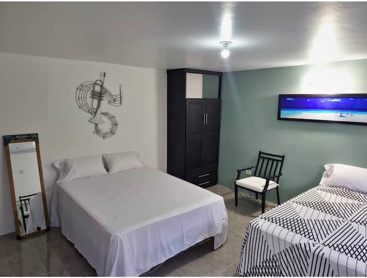 Di Family Suite - Kingston