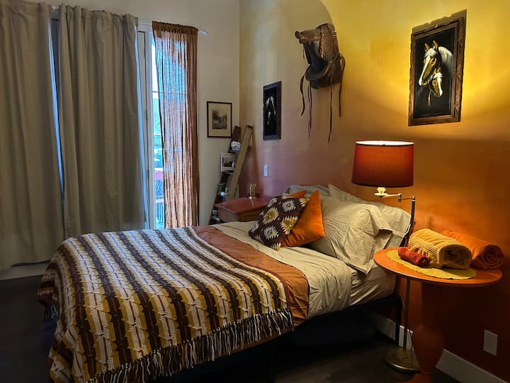 Western Themed Private Apt In Kensington Market - Scotiabank Arena