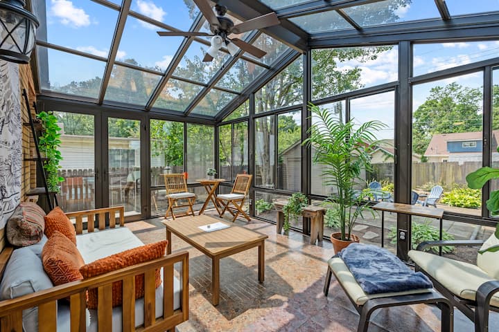 Cottage W/ ~Solarium~ In Heart Of Broad Ripple! - Broad Ripple, IN
