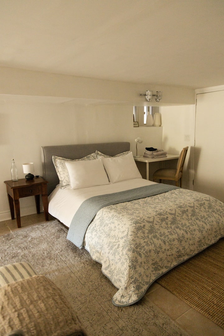 Charming Space—secure Parking, Private Entrance - Toronto