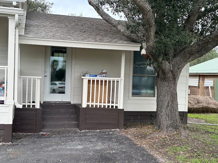 Rio Grand Country Side Cottage - Santa Maria, TX