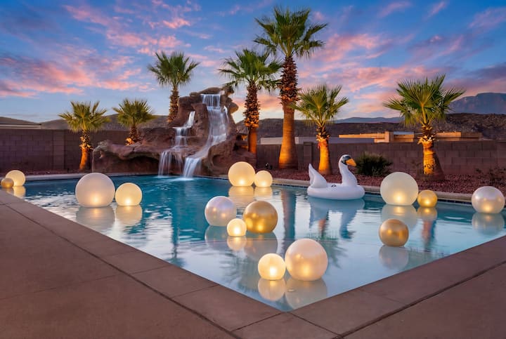 Mansion Fits 34 | Movie-theater + Luxury Backyard - Hurricane, UT