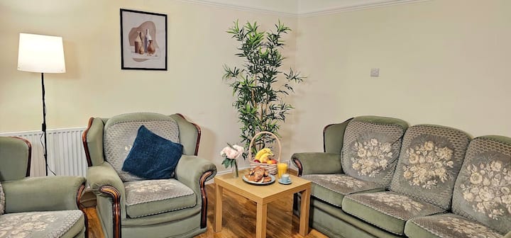3-bed W/ Free Parking& Fast Wifi(contractor-ready) - Crawley