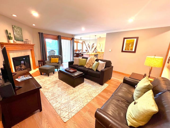 Ideal Location, Hot Tub, Walk To Lift & Town - Breckenridge, CO