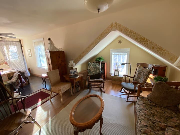 Sunnyside Bedroom & Private Sitting Room Suite - White Bear Lake, MN