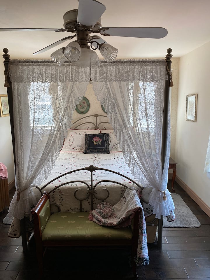 Sunnyside Bedroom & Private Sitting Room Suite - Stillwater, MN