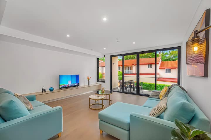 Bella Vista Luxurious Three-story 4br Property - Blacktown