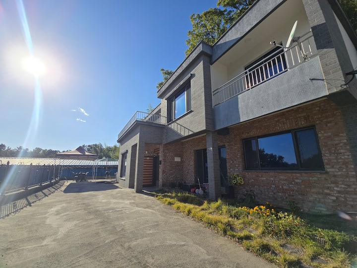 전원의 낭만 (1+2층,키즈)/단체모임/ 저수지뷰/마당있는집/ - 영천시