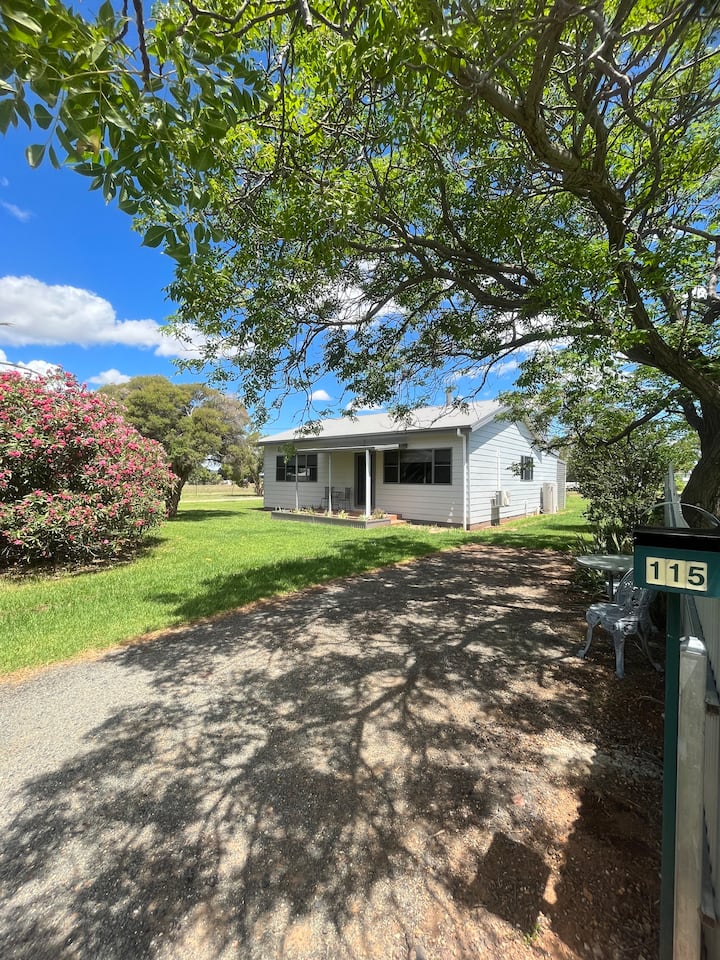 Spring Valley Cottage - Parkes