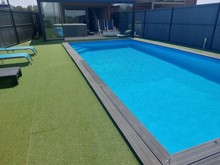 Villa Piscine Chauffée, Jacuzzi, Sauna, Tournai. - Roubaix