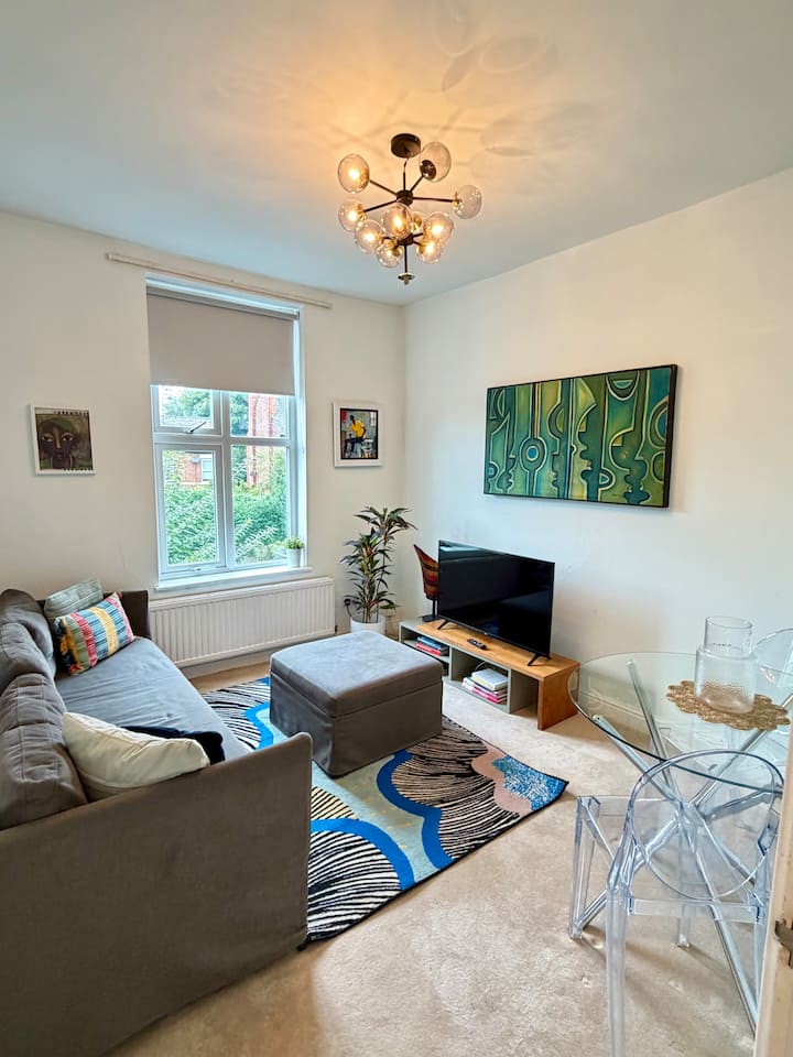 Airy Spacious Flat In The Heart Of Cosmopolitan West Didsbury - The Whitworth