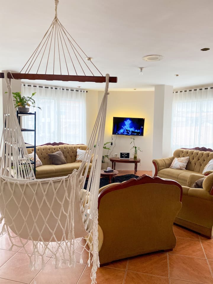 Family Apartment Near Utpl & Cathedral | Parking - Loja