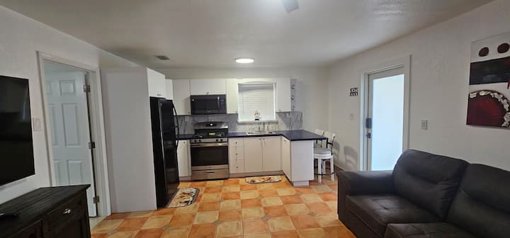 Little Guest House - Westchester, FL