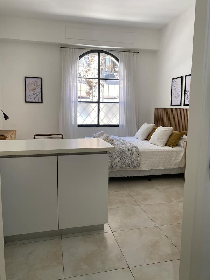 Estudio En Recoleta Confortable Y Funcional - Buenos Aires