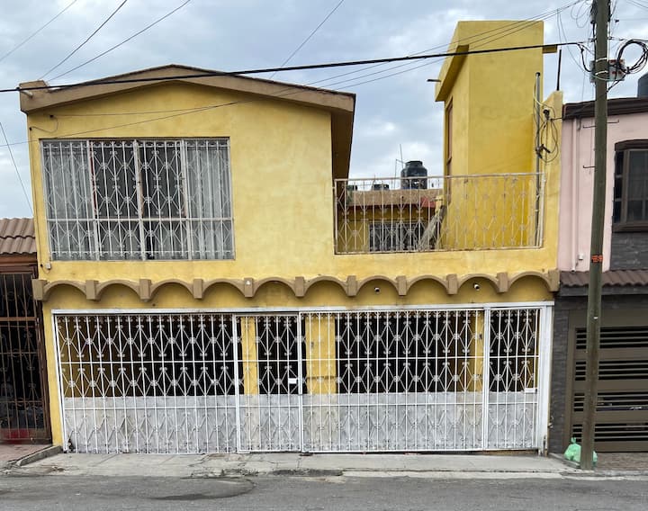 Casa Amplia, Excelente Ubicación - Saltillo