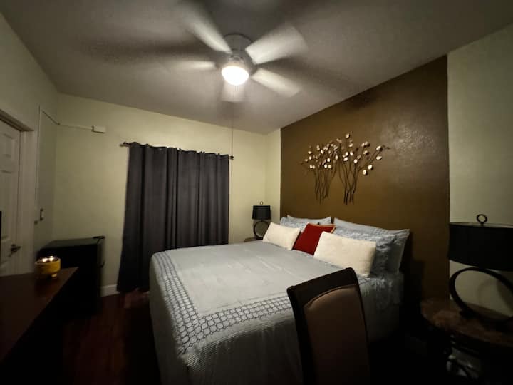 Cozy Private Guestroom & Full Bath. - Elk Grove, CA