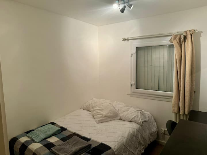 Small Double. 20 Min From City - Birmingham