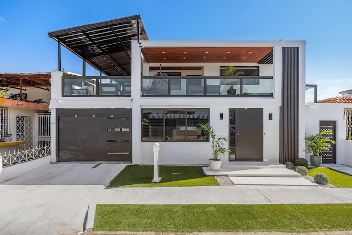 Carolina Vibes| Duplex | Beach | Pool | 5bd 2ba | - Puerto Rico