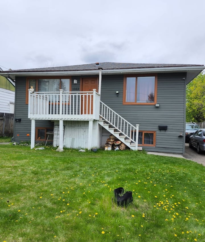 Private 2 Bed Suite Walking Distance To Hospital - Prince George