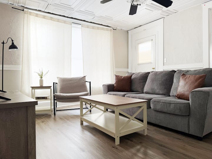 Cherry Street Retreat A | 2bd/1ba Apt Near River - Evansville, IN