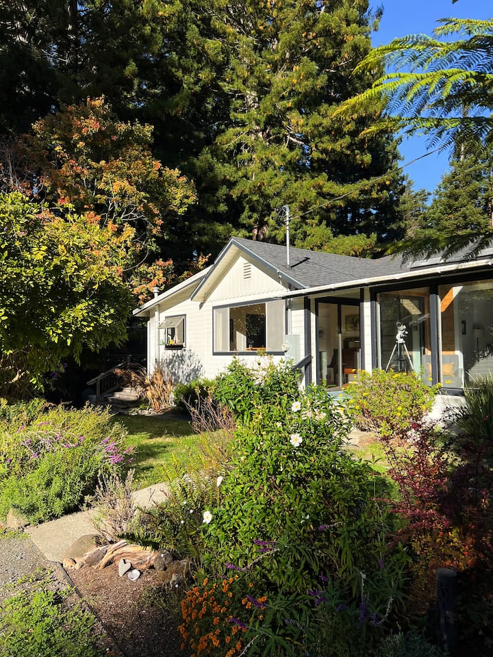 Fernwood Meadow Retreat - Mendocino, CA