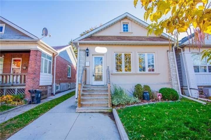 Entire House In Toronto East End