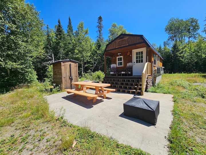 Knotty Pine Hideaway In Madrid - New England