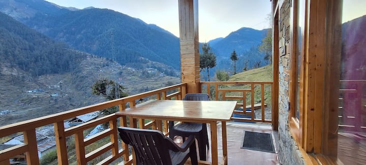 Bestie Wooden Cottage Cozy Room - Jibhi