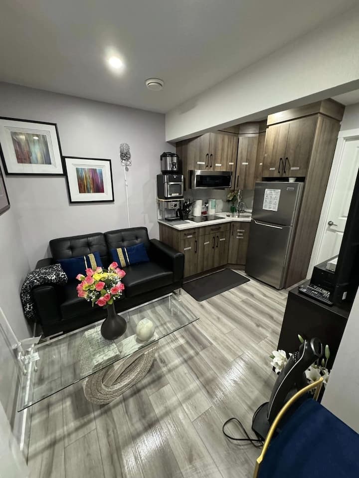 Cozy 2 Bedroom Basement Home - Airdrie