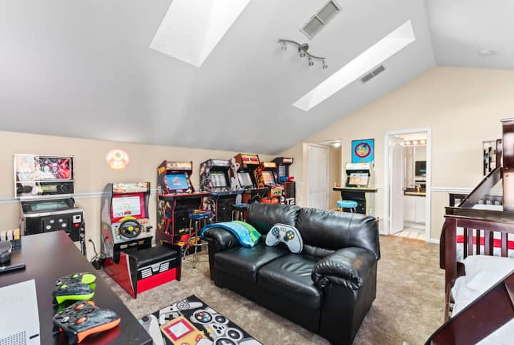 Paradise Playhouse Sleeps 10 | Arcade | Poker Rm - Jacksonville