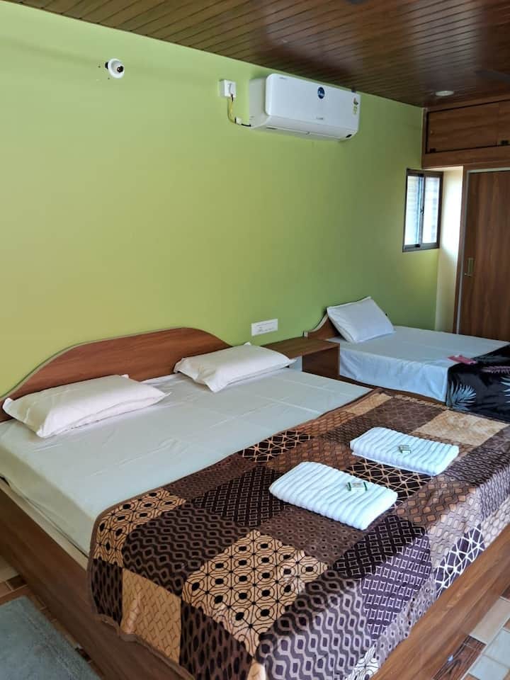 Leo Comfors Stone Cottage - Hosapete