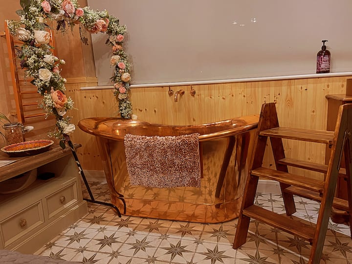 The ‘Rusty Rose’ Bohemian Experience - Formby