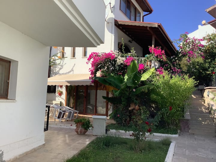 Deniz Manzaralı Bahçe Katı - Datça