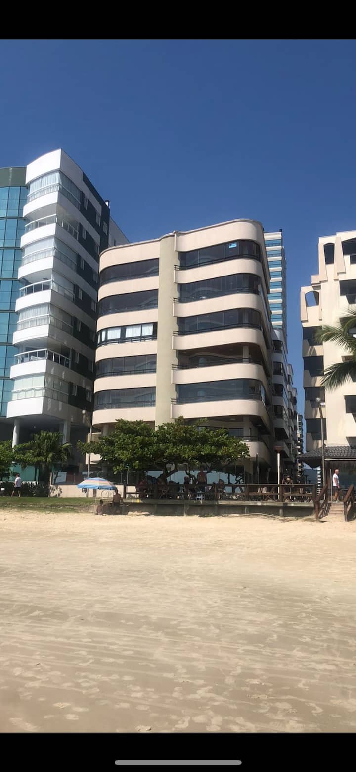 Ap. Quadra Mar Com
2 Vagas De Garagem, 101 M² - Itapema