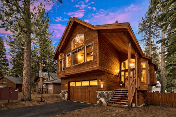 Nadowa Lodge: Game Room, Pet Friendly+fenced - South Lake Tahoe, CA