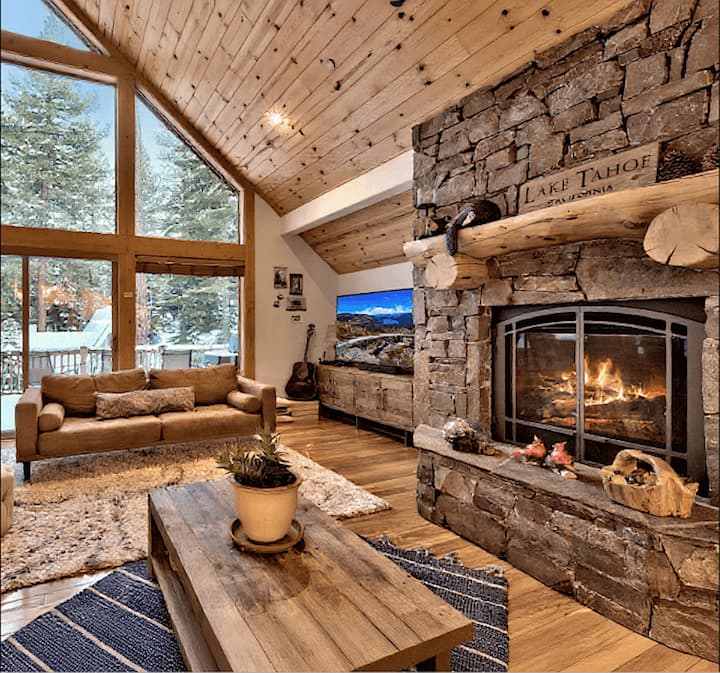 Nadowa Mountain Lodge: Game Room, Pet Friendly - South Lake Tahoe, CA