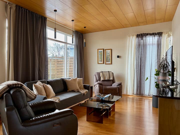 3br Keflavík Home, Sleeps 7, 8 Min To Airport. - Reykjavík Keflavík Airport (KEF)