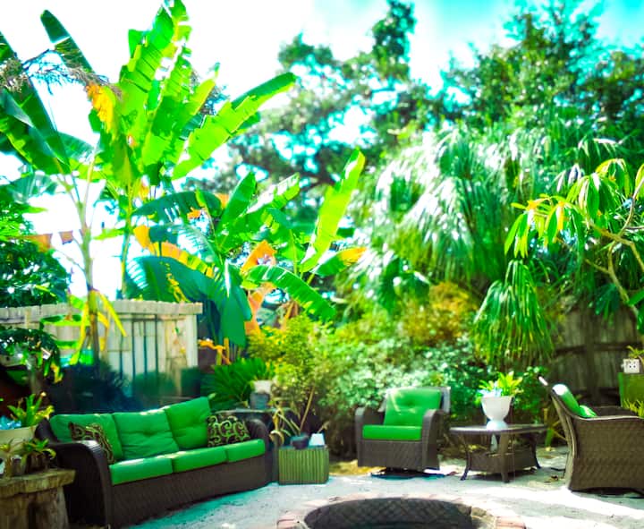 Lost Sailors' Respite: Lagoon Pool +Svb Ferry ½ Mi - Venice, FL