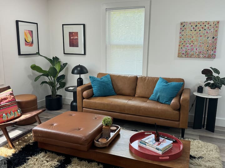 Chic Cozy Cottage On The Corner - Chapel Hill, NC